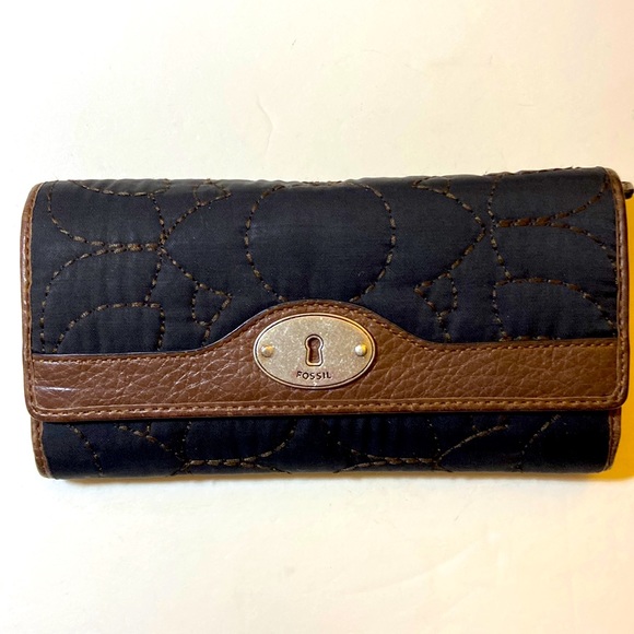 Fossil | Bags | Fossil Key Per Black Quilt Textile Trifold Wallet Brown ...